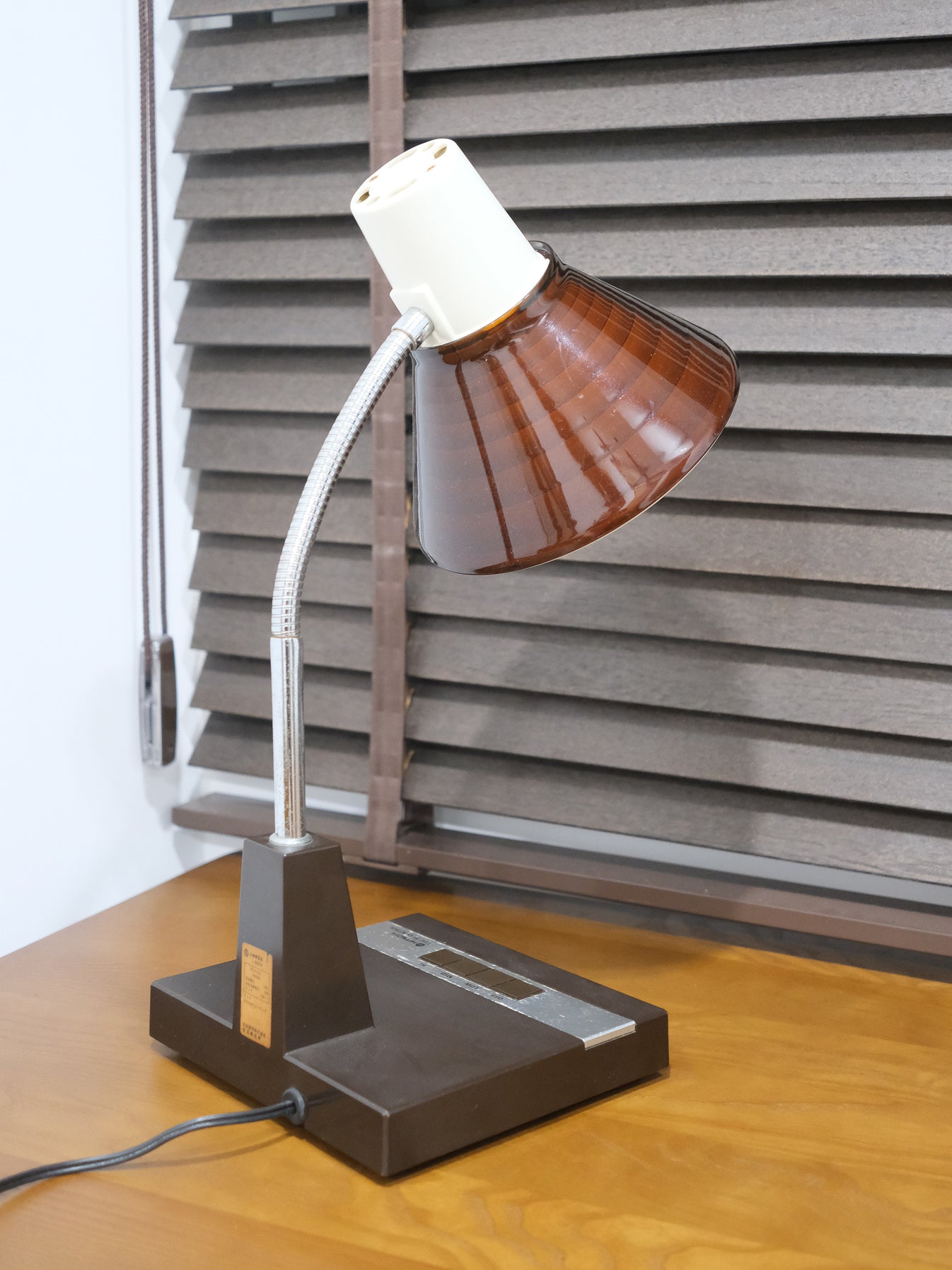 日本制 昭和 HITACHI 日立 L S6214 輕觸式 白熱 啡色 擡燈 Touch Control Table Light Lamp – ohgee_store